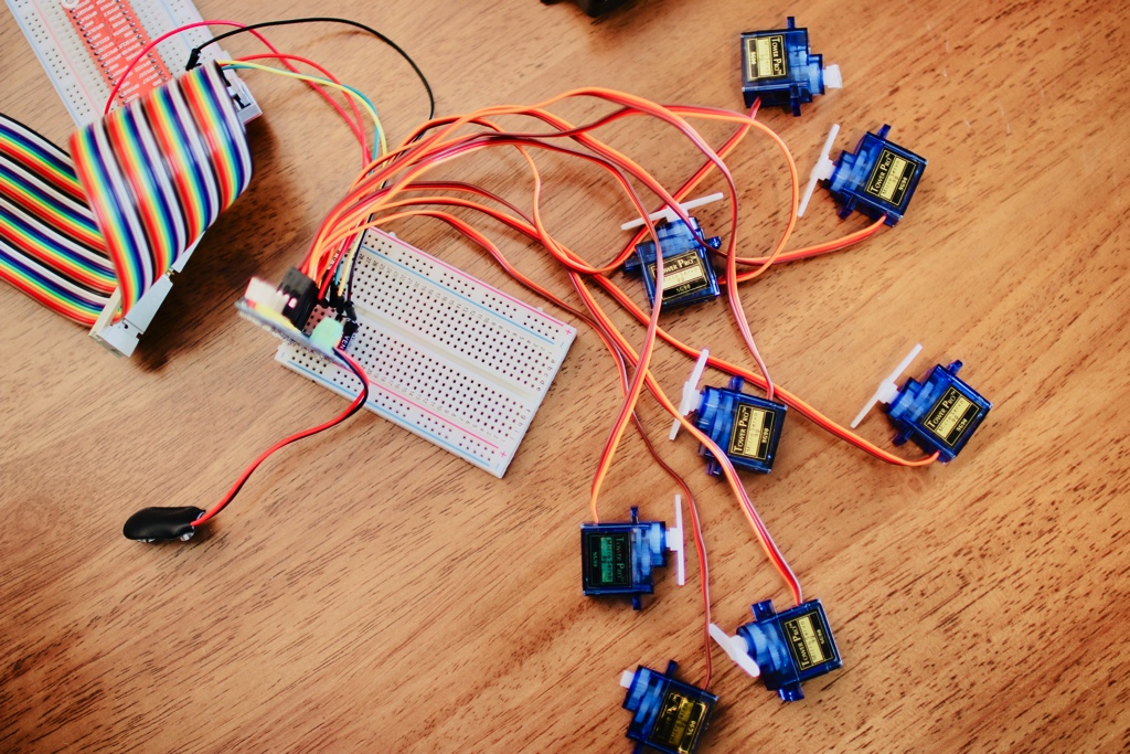 RaspberryPi+Python+PCA9685で複数のサーボを制御する！簡単！ - KOKENSHAの技術ブログ